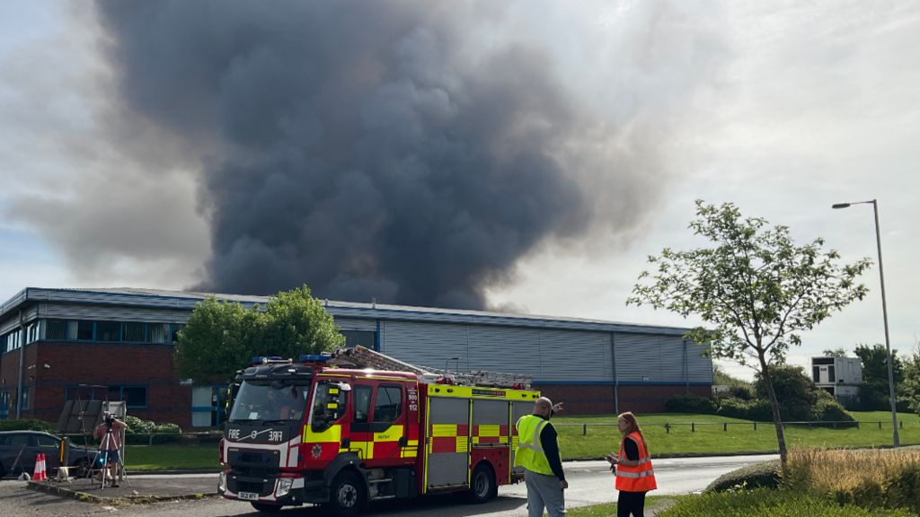Large Cannock parcel centre fire causes huge smoke plume - BBC News