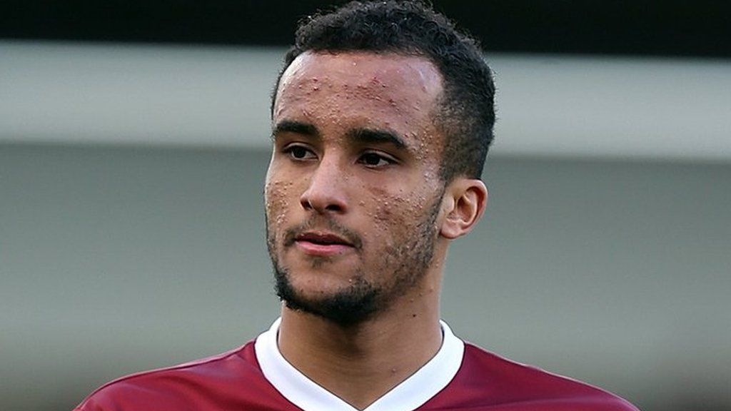 Shaun Pearson: Grimsby Town defender signs for Wrexham - BBC Sport
