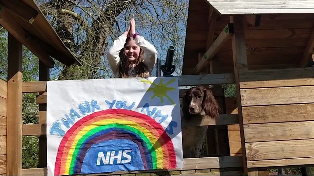 Coronavirus: Thousands join Clap for our Carers for the NHS - BBC Newsround