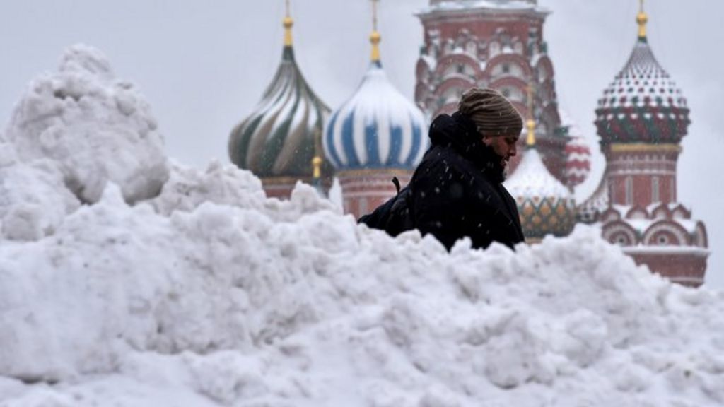 Moscow's amazing snow clearing machines - BBC Newsround