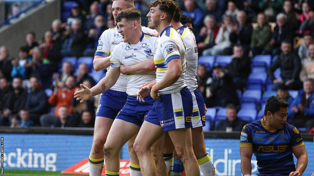 Super League: Warrington Wolves 32-18 Wakefield - Wire beat 12-man ...