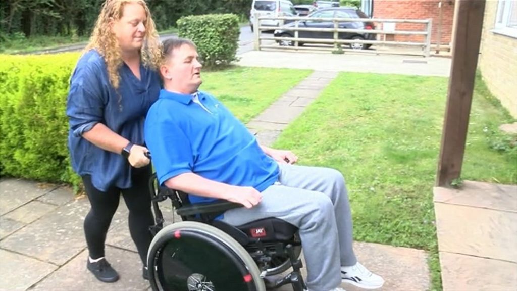 Unpaid carers offered free leisure services in Devon - BBC News