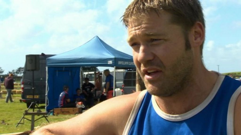 Torrwr coed cystadleuol yn anelu at y brig - BBC Cymru Fyw