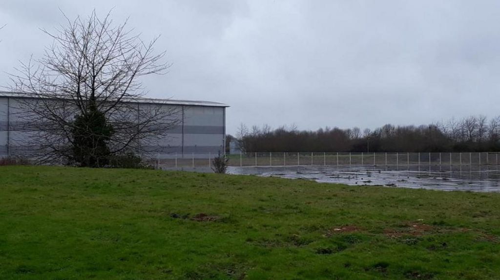 Housing plan for former Swindon Motorola site withdrawn - BBC News