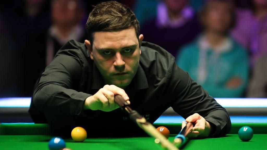 Mitchell Mann: Midlander wins back place on World Snooker Tour - BBC Sport