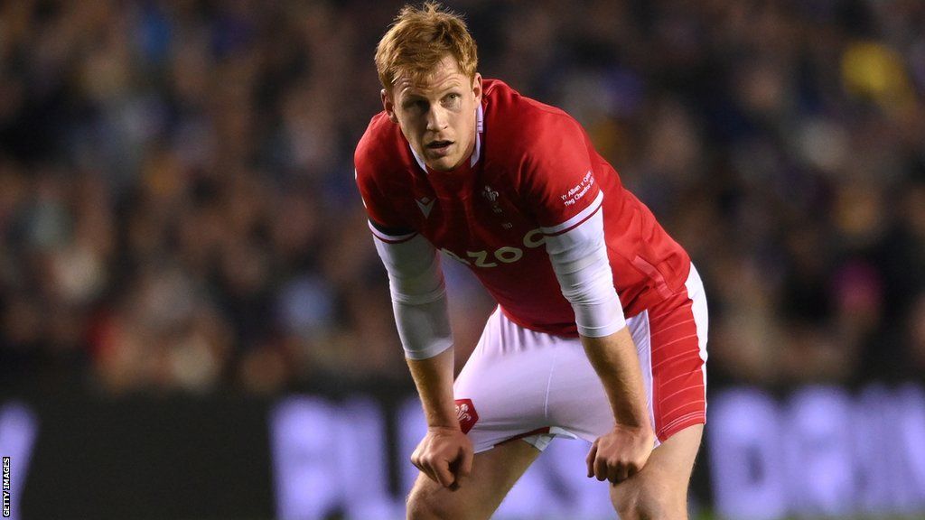 Rhys Patchell: Wales fly-half looks for new challenge after Scarlets ...