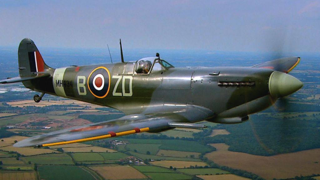 Football Focus 'takes to the skies' in Spitfires - BBC Sport