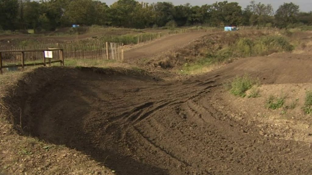 Besthorpe Motocross death rider Mark Davis was 'tired' - BBC News