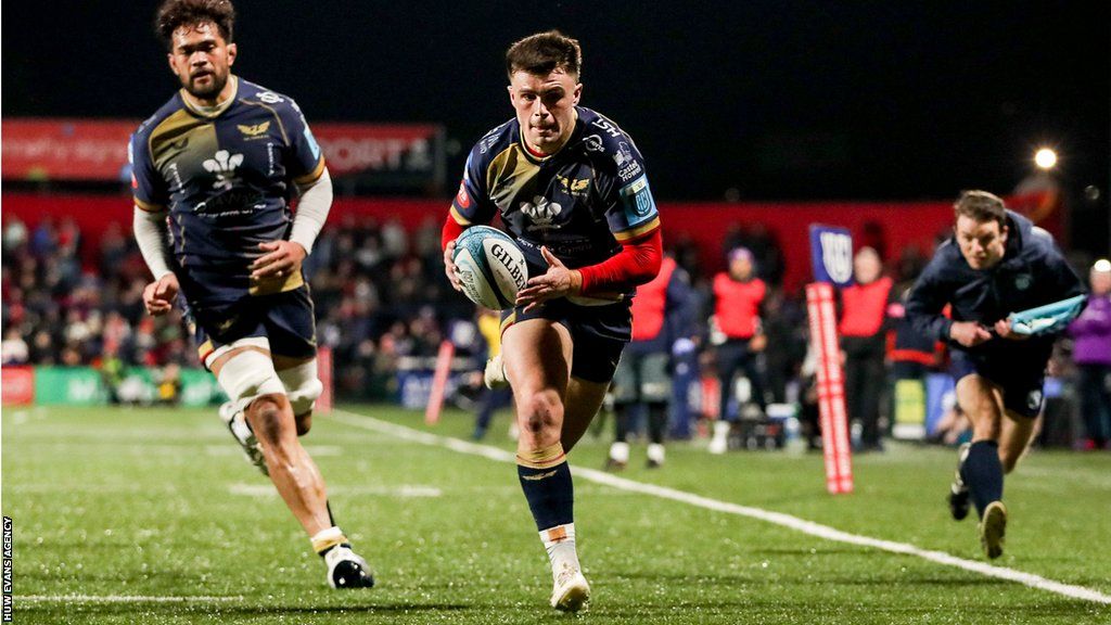 Scarlets: Centres Joe Roberts, Ioan Nicholas and Eddie James sign new ...