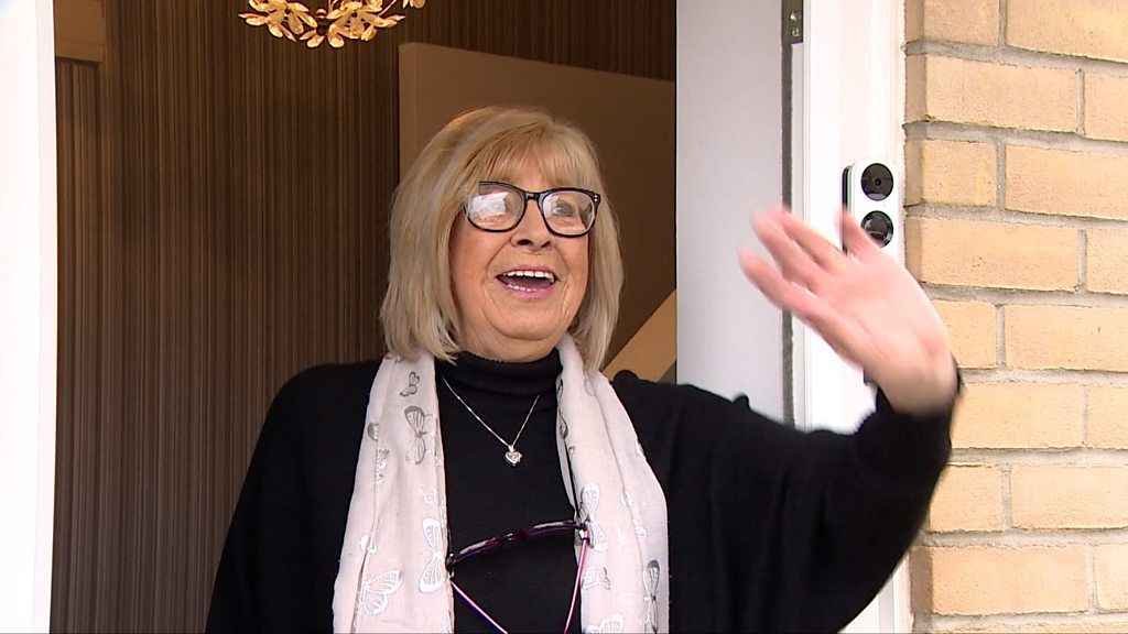 Food poverty: MPs call on government to step up help - BBC News