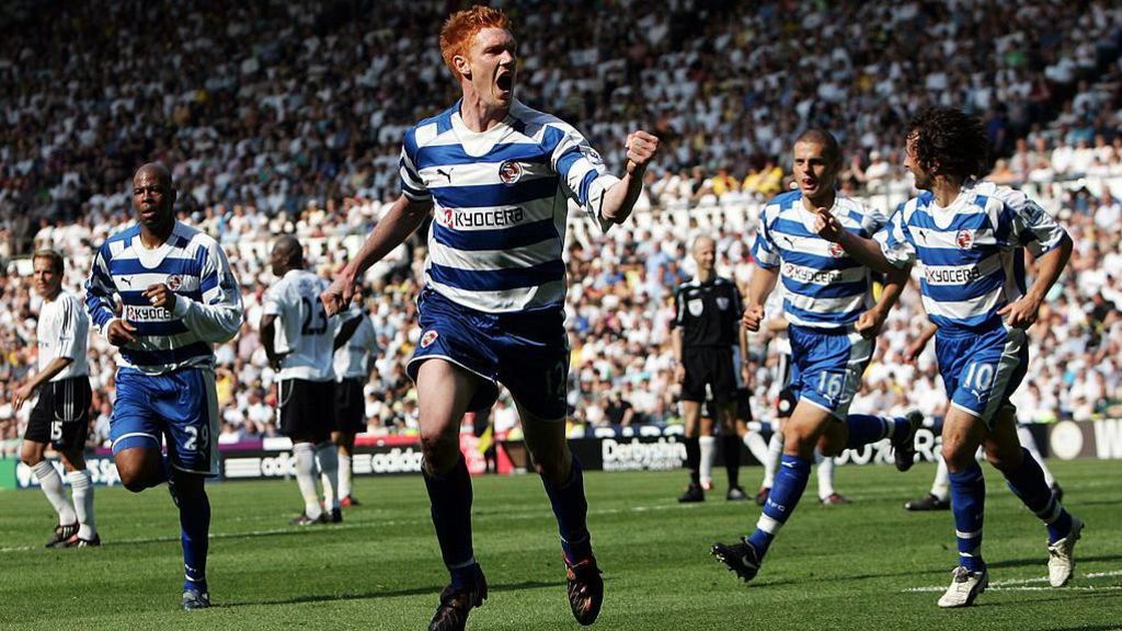 Reading FC legends from different eras meet for the first time - BBC News