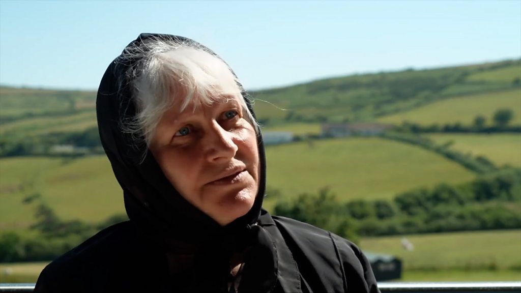 Ukrainian refugees ‘broken’ after leaving UK host - BBC News