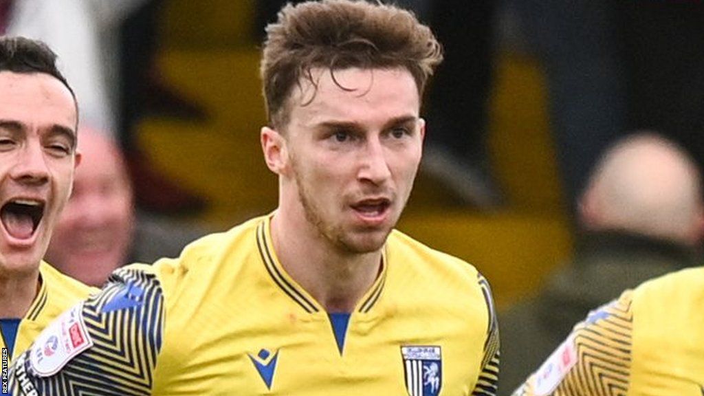 Conor Masterson: Gillingham sign QPR defender on free transfer - BBC Sport