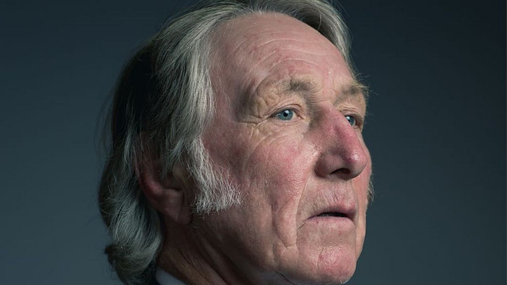 JPR Williams: Teyrnged i 'gawr' a newidiodd rygbi - BBC Cymru Fyw