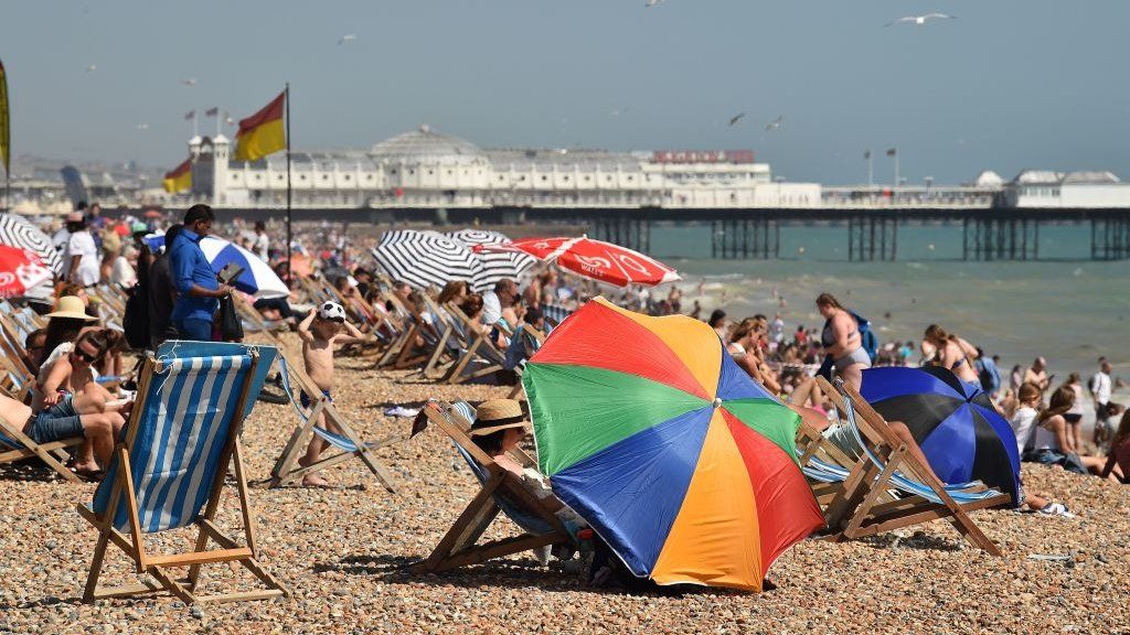 UK weather: Hottest UK July day since records began - BBC Newsround