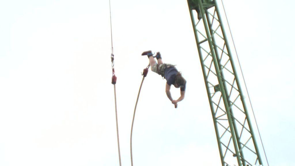 The Record Breaking Bungee Dunk! - BBC Newsround