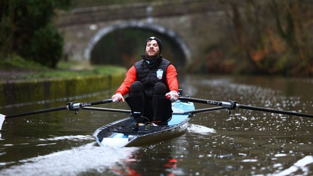 Olympics 2024: What is rowing? - BBC Newsround