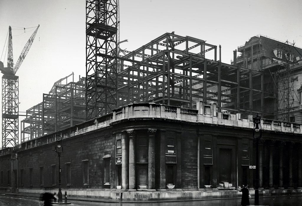Photos from the Bank of England's vaults - BBC News
