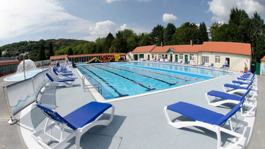 Lido love: Are we falling back in love with outdoor pools? - BBC News