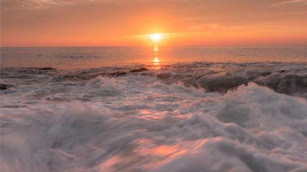 In pictures: Glorious sunset across Wales on 11 October 2015 - BBC News