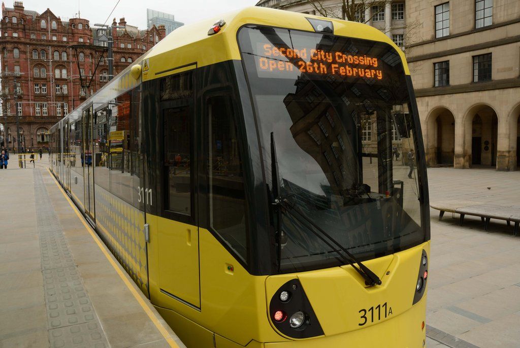 £165m Manchester tram line opens - BBC News