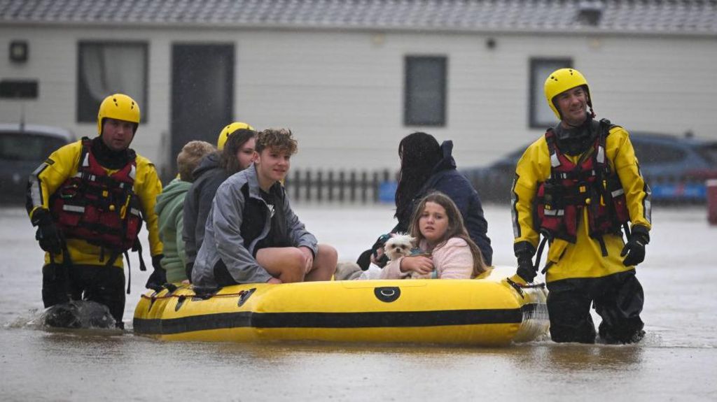 Dorset holiday park residents rescued as storm damages caravans - BBC News