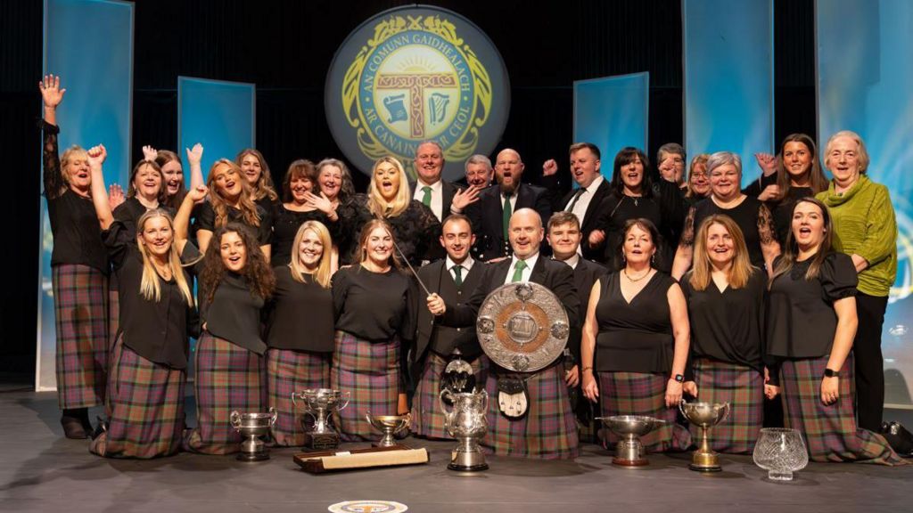 Gaelic's Royal National Mòd choir competition set for shake up - BBC News