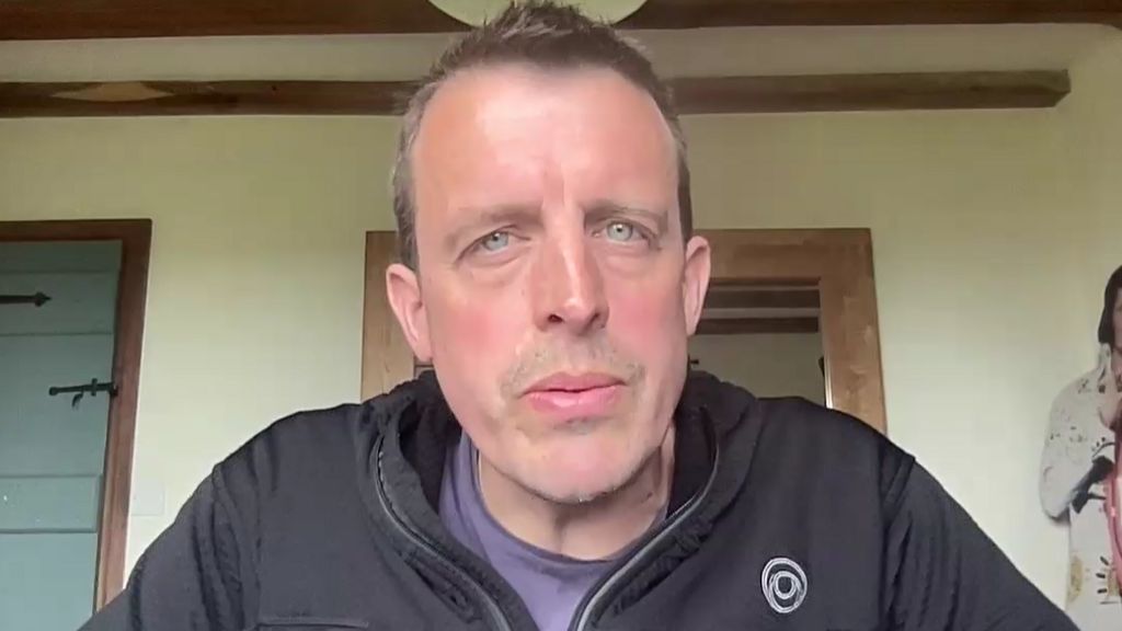 River Wye: Anger as bacteria found at The Warren swimming site - BBC News