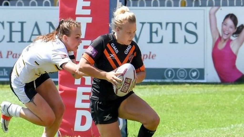 Tommy Makinson: St Helens and England winger wins Golden Boot - BBC Sport