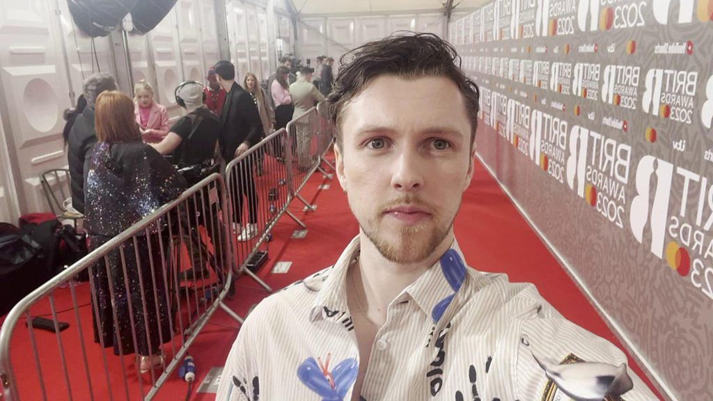 Brit Awards: Behind the scenes with Jordan Kenny - BBC Newsround
