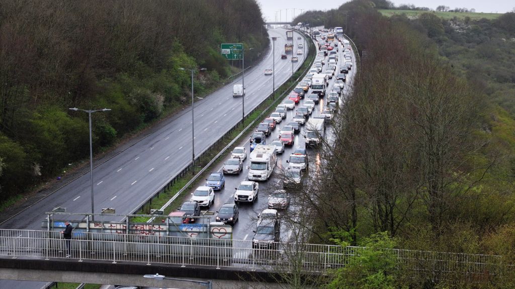 Crash on A27 near Brighton causes delays - BBC News