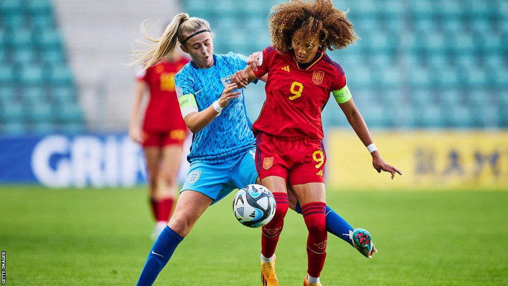Lexi Potter, 17, becomes youngest professional player at Chelsea - BBC ...
