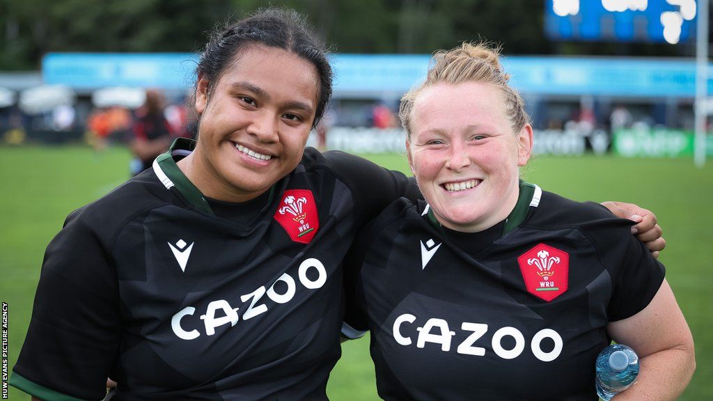 Caryl Thomas: Wales prop bows out after 17 years in red - BBC Sport