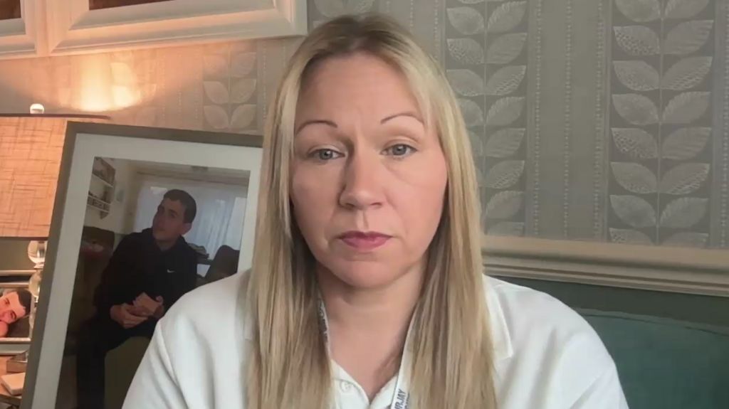 Bereaved mum calls for upgraded A&E services - BBC News