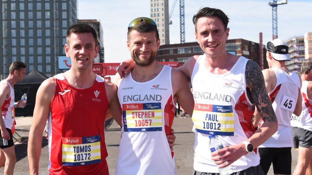 Great Birmingham Run: Thousands line the streets - BBC News