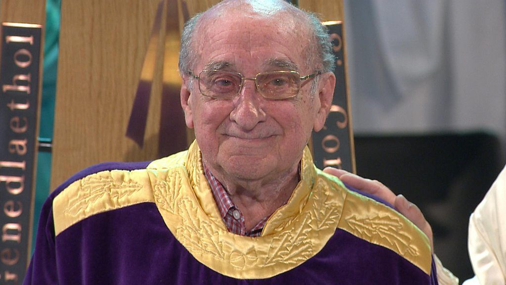 Cadeirio'r Bardd / Chairing of the Bard - BBC Cymru Fyw