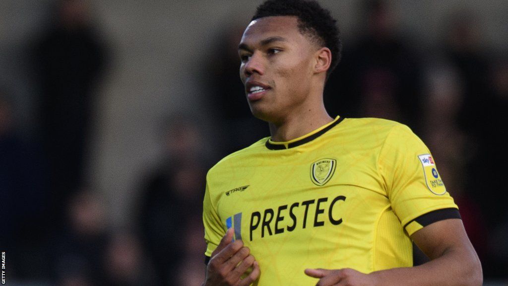 Corrie Ndaba: Fleetwood Town sign Ipswich Town defender on loan - BBC Sport