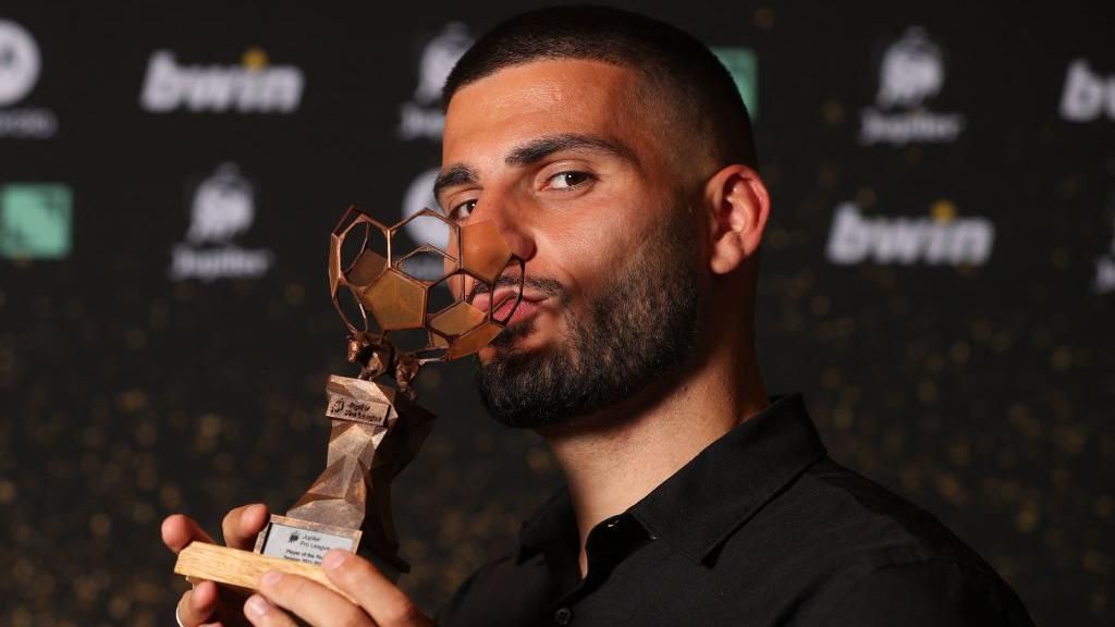 Brighton news: Undav training with one of his heroes - BBC Sport