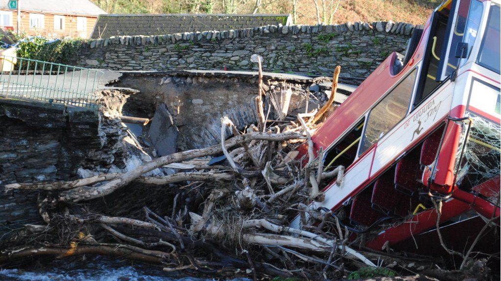 Plans to rebuild collapsed Isle of Man bridge put to public - BBC News