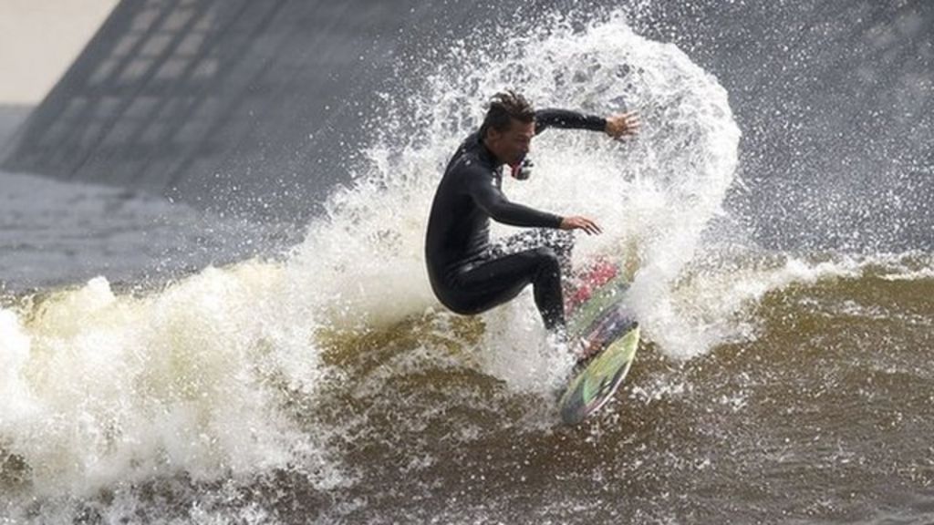 Ricky tries out world's longest man-made surf waves - BBC Newsround