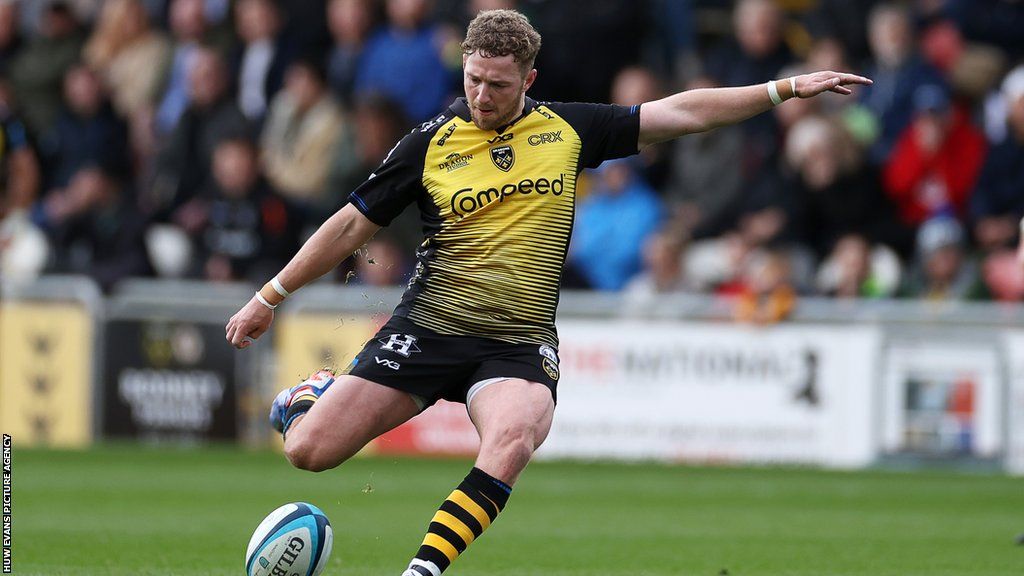 Angus O'Brien: Dragons back signs new 'multi-year' contract - BBC Sport