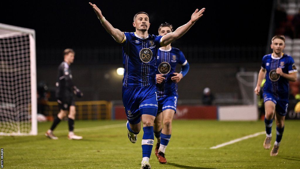 Ronan Coughlan: Fleetwood sign Irish striker from Waterford - BBC Sport