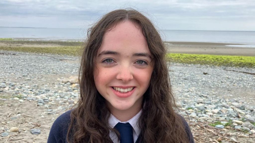 Students have their say on general election voting age - BBC News