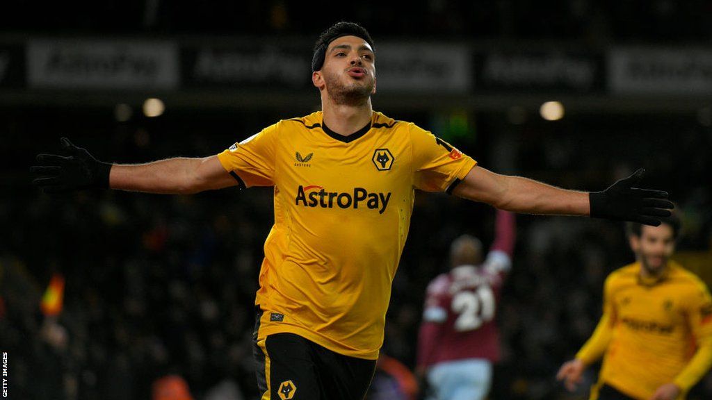 Raul Jimenez: Fulham close in on £5m deal for Wolves striker - BBC Sport