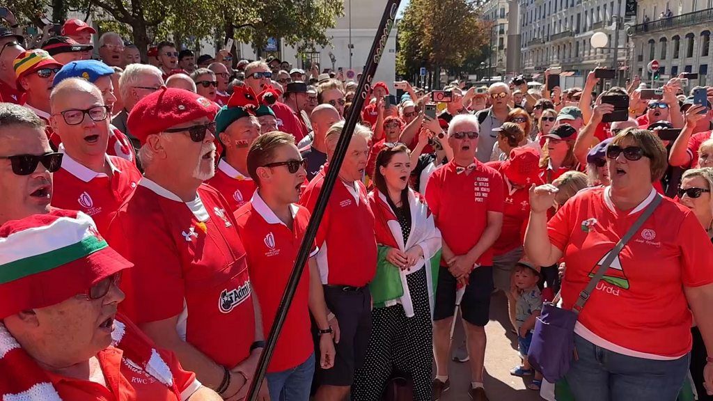 Cannoedd o Gymry'n canu yn Lyon cyn gêm Awstralia - BBC Cymru Fyw