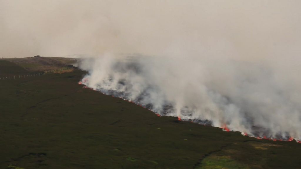 Firefighters tackle big moorland fire - BBC Newsround