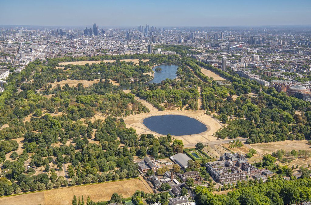 UK Heatwave Looking Down On London s Parched Parks BBC News