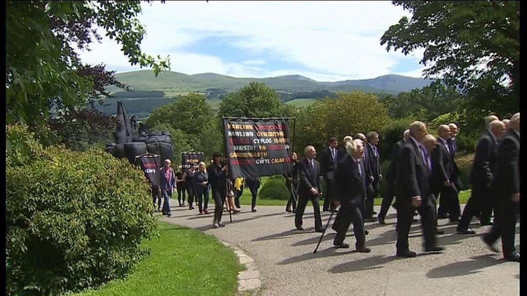 Dwyn hanes chwerw Streic y Penrhyn i gof - BBC Cymru Fyw