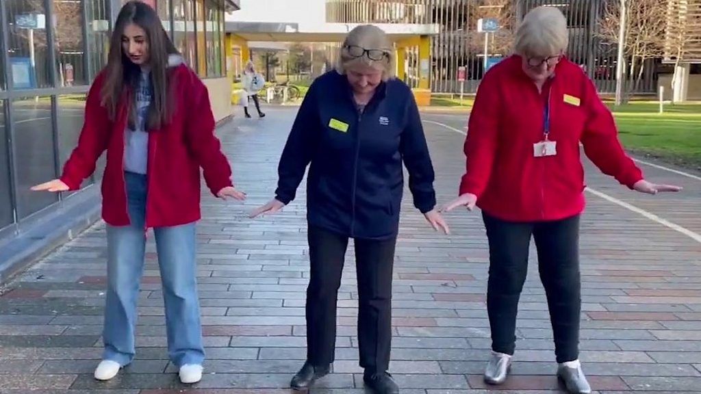 NHS encourages people to walk like penguins on ice - BBC Newsround