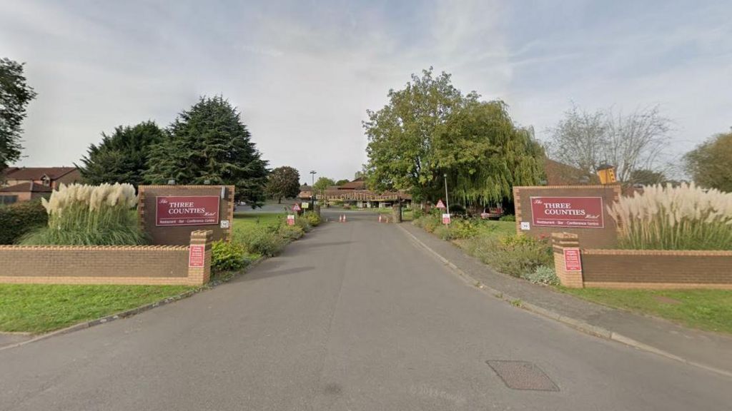 Residents challenge Herefordshire Council over hotel demolition - BBC News